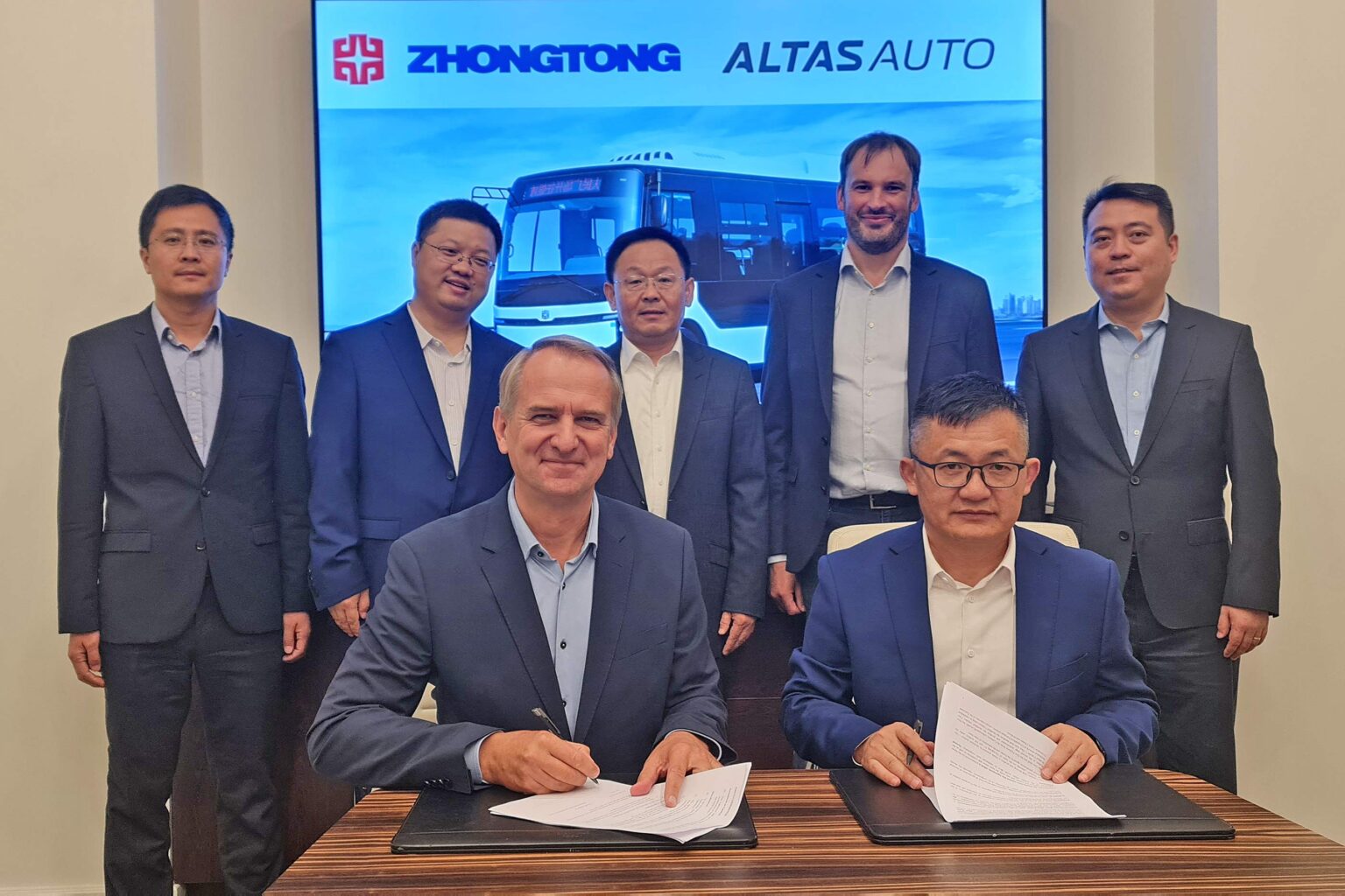 ALTAS AUTO expands its product line with two new mid-size electric bus ...